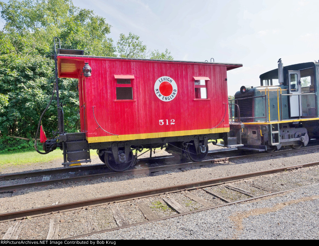 LNE 512 in profile at Wanamaker's